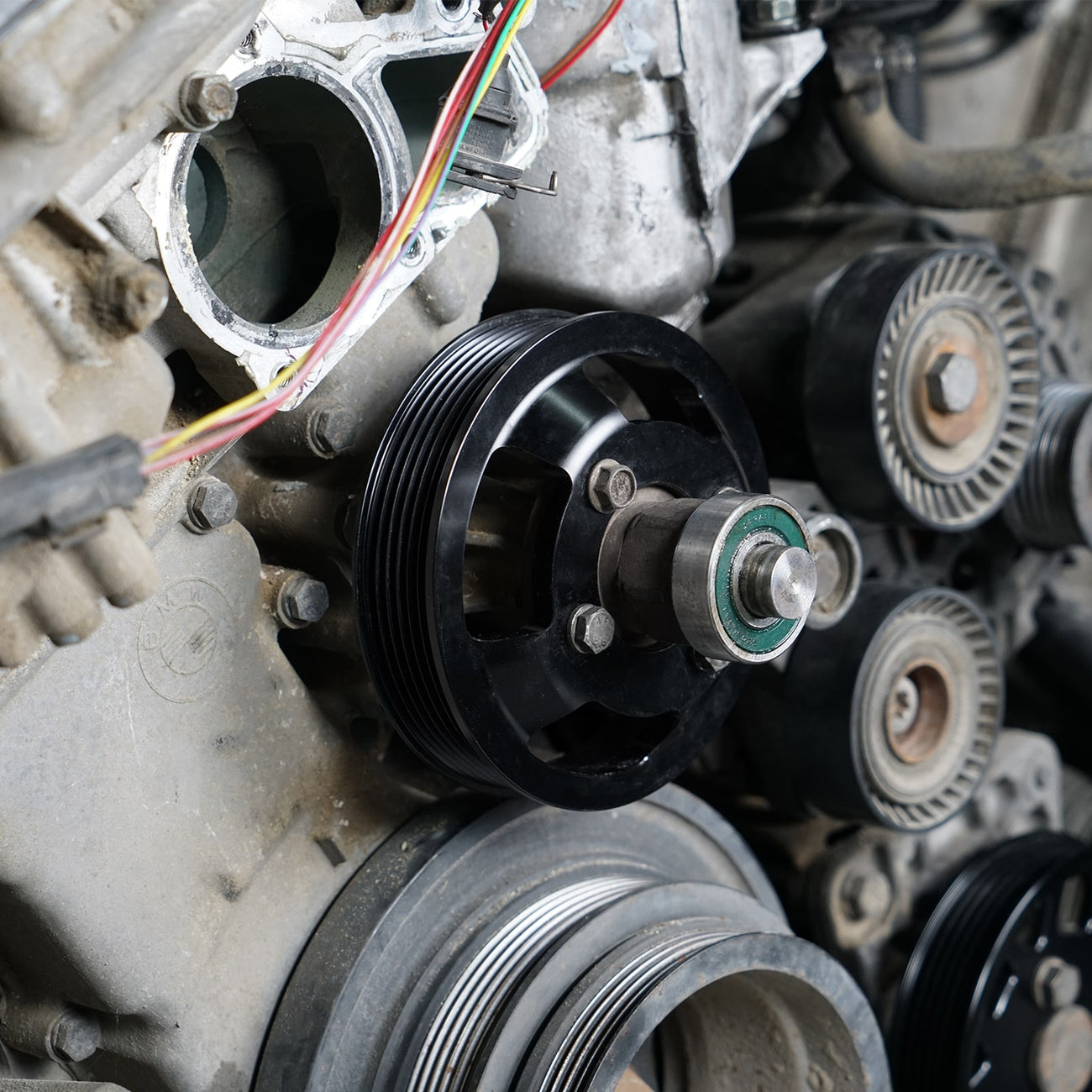 Water Pump Pulley For BMW E46 E39 E60 E61 E38 E65 E66 E83 E53